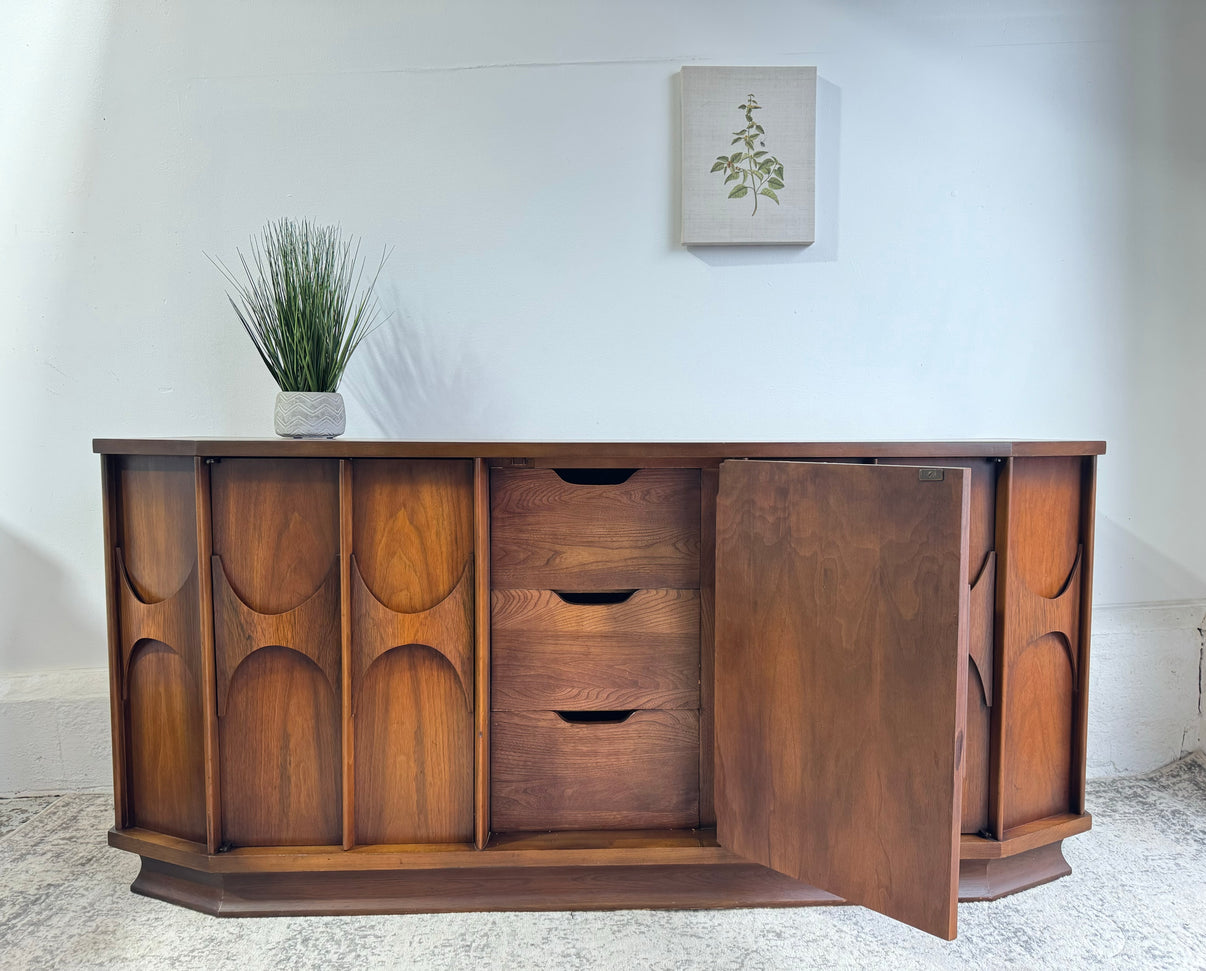 Kent Coffey Perspecta Credenza – New World Furniture And Restoration